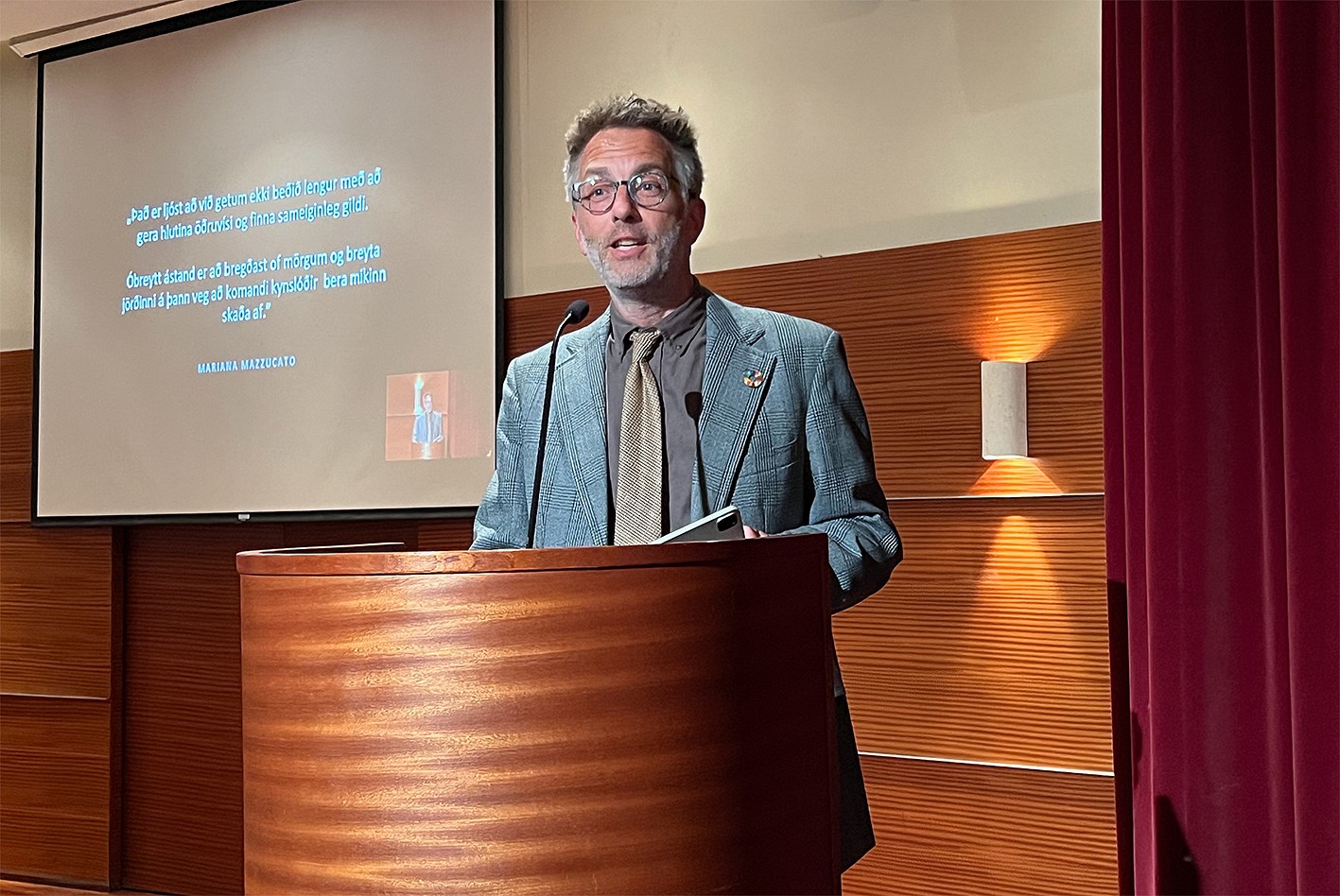 Getum ekki haldið áfram að krefjast stöðugs hagvaxtar á tímum ...