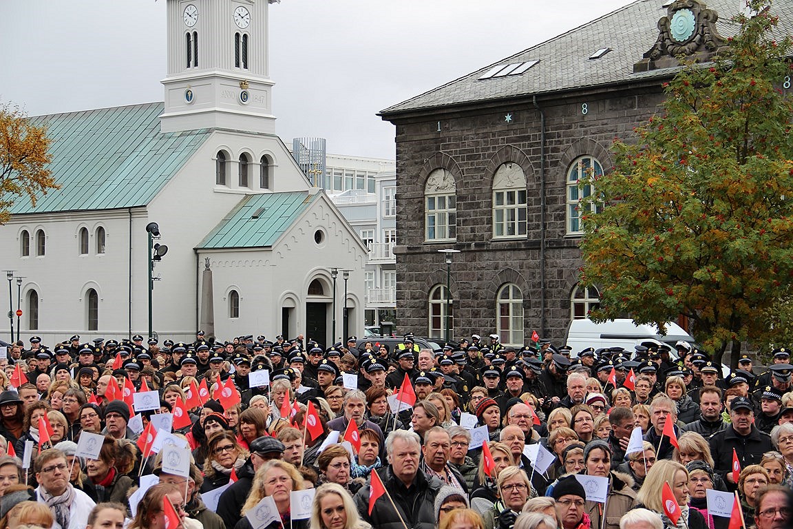Skorum á kjararáð að endurskoða hækkanir