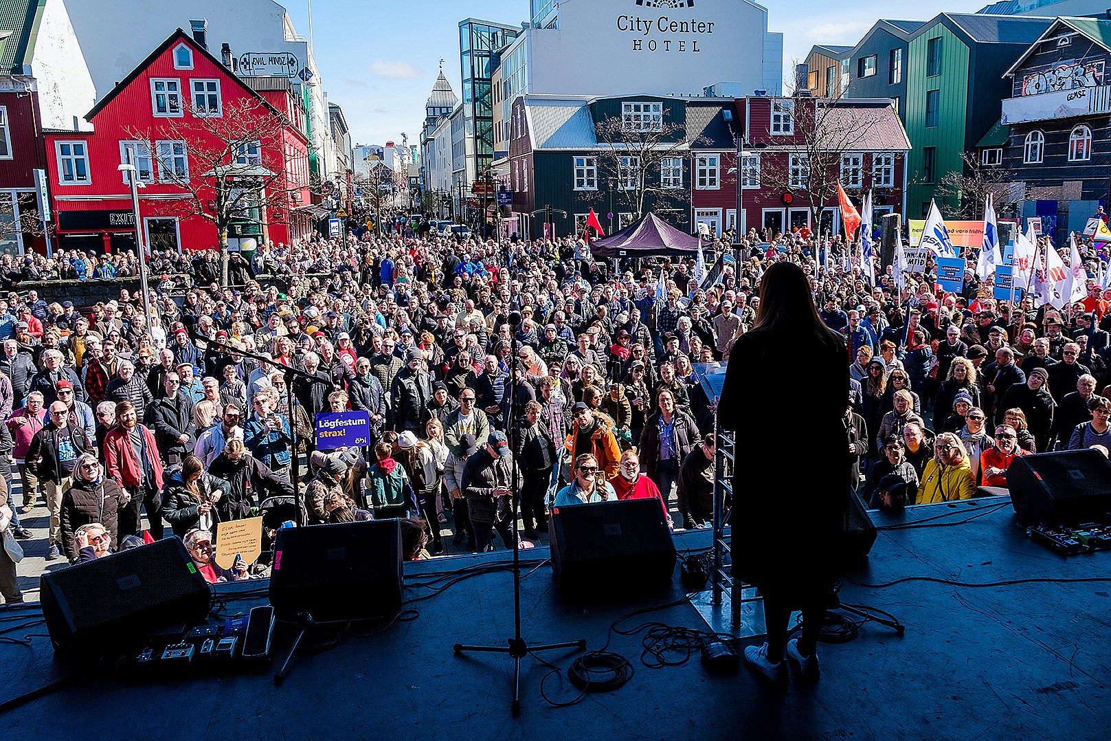 Aðförin að verkfallsrétti launafólks á Íslandi
