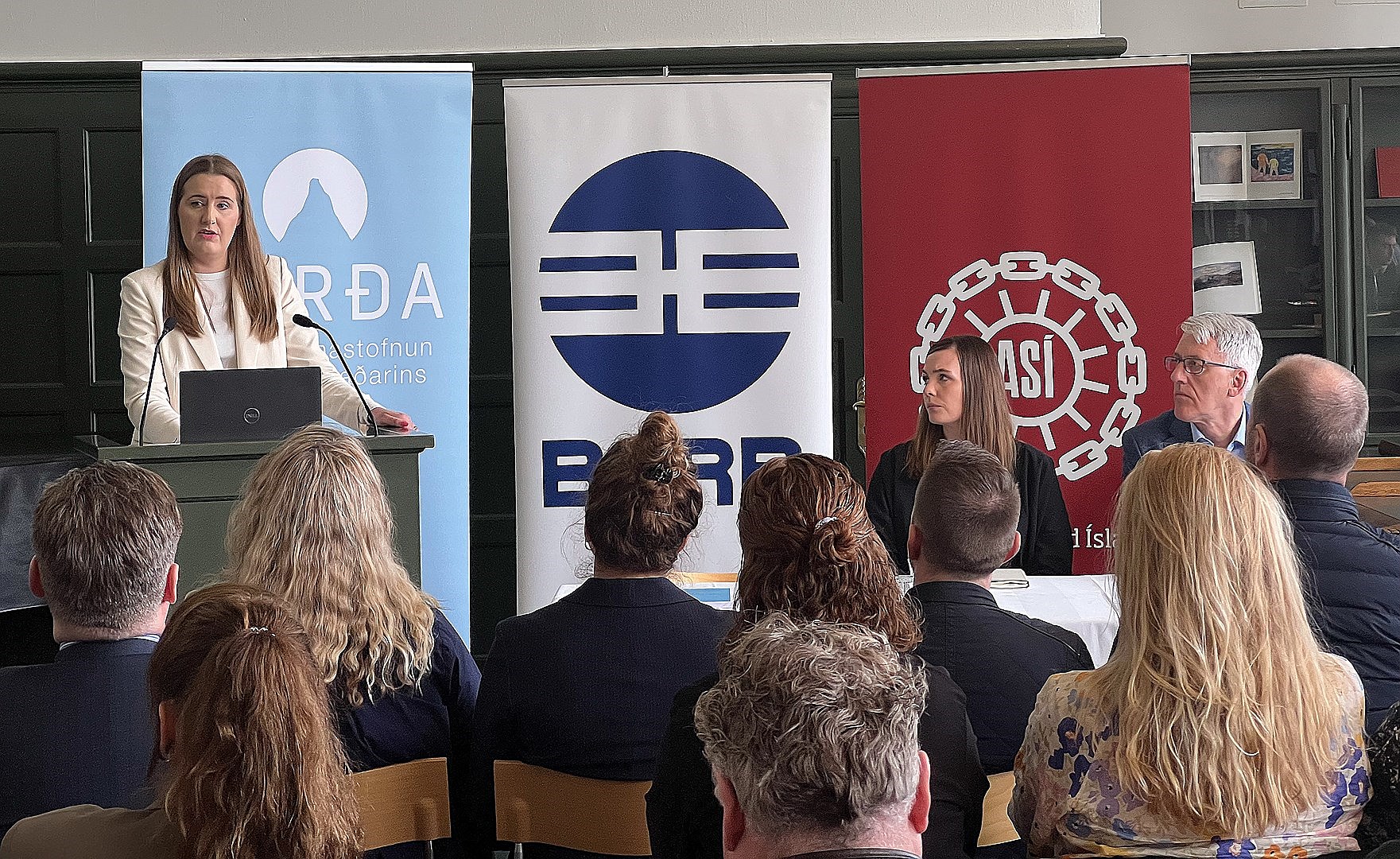 Næstum helmingur nær tæpast endum saman